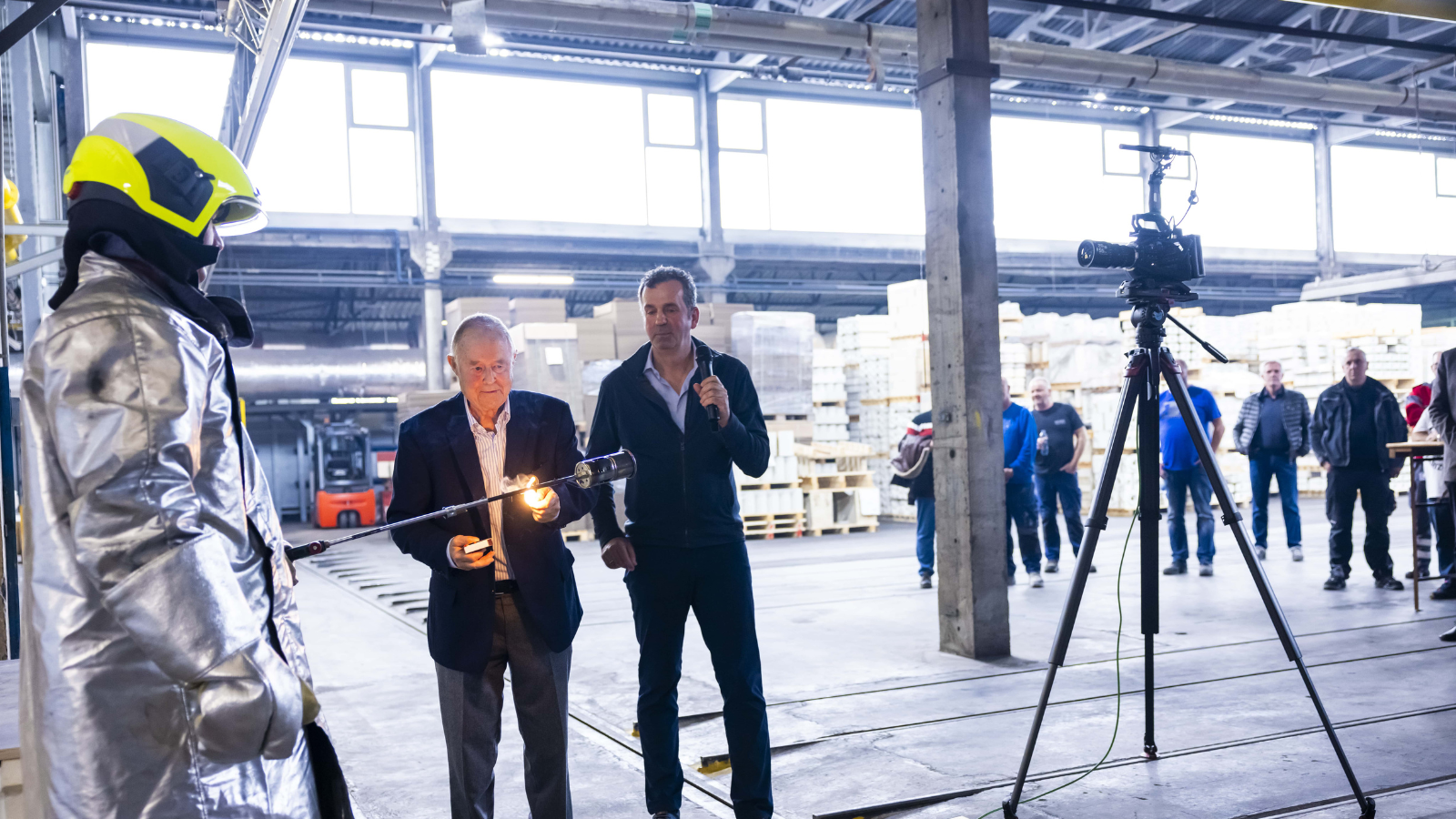 Feierliche Zündung von Riedhammers Hochtemperatur-Tunnelofen HTTO bei ...