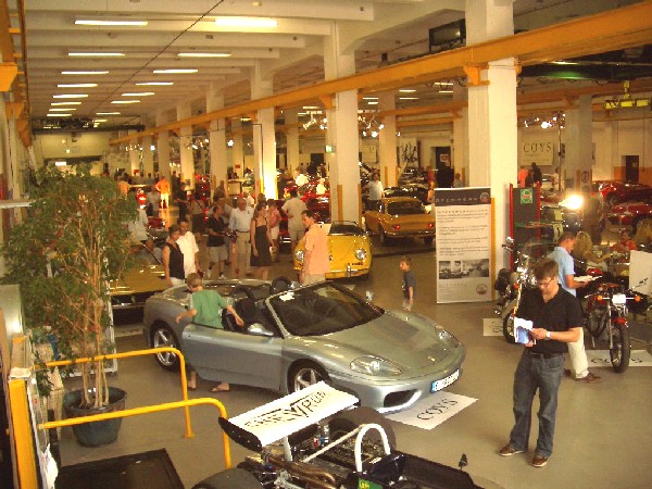 The fascination of vintage cars in the factory | SACMI